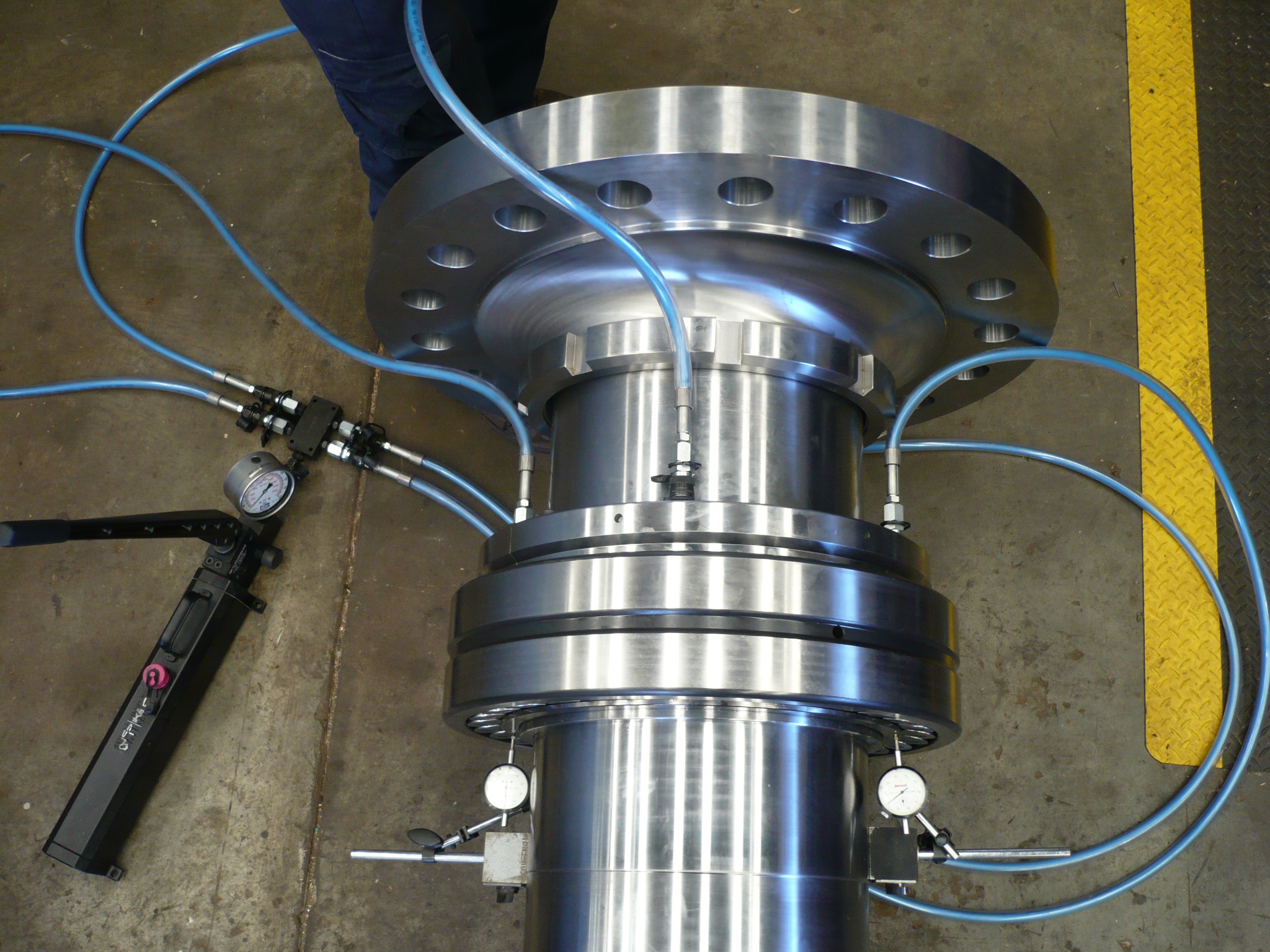 Hydraulic tension delivers a happy bearing | DEMM Engineering and ...